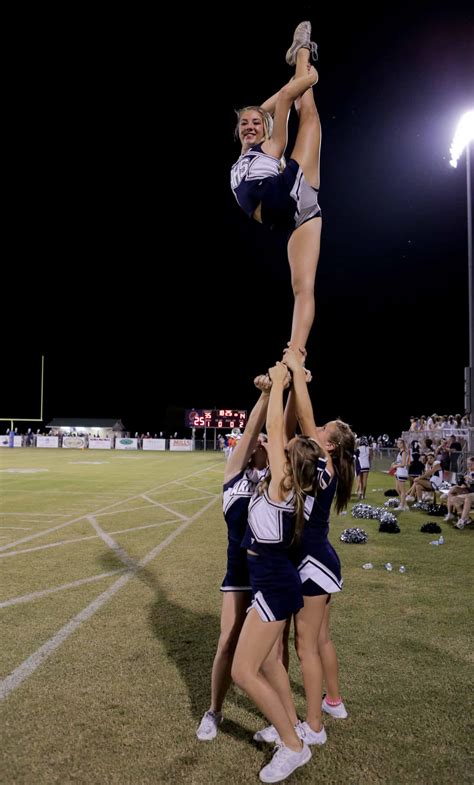 Download Cheerleaders Pictures