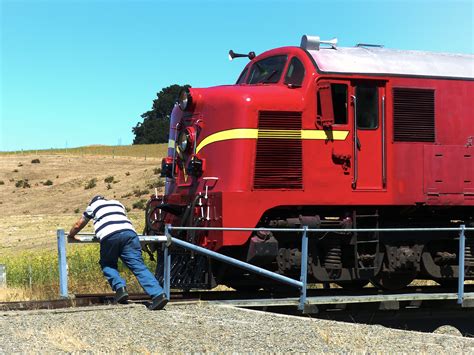 무료 이미지 턴테이블 아스팔트 수송 차량 기관차 Publicdomain 기차 Lumixfz200 캔터베리 브리지 카메라 철도 위 카패 레일 웨이