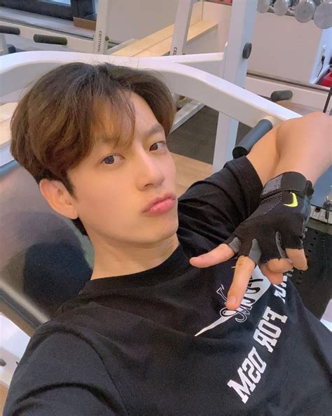 가수 세븐은 진짜 동안이네요 ㅋㅋ Mlbpark