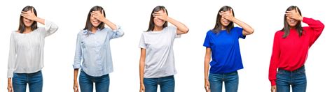 놀람에 대 한 눈을 덮고 얼굴에 손으로 웃 고 웃 고 고립 된 배경 위에 중국 아시아 여자의 구성 눈 먼 개념입니다 가리기에 대한 스톡 사진 및 기타 이미지 Istock