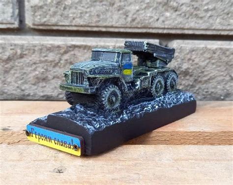 Купити Статуетка БМ 21 Град з гіпсу ручної роботи Військова техніка на подарунок розмір 12