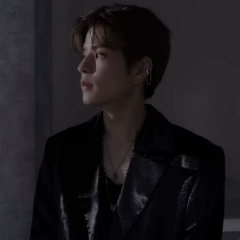 Pin by 𖤐 on 𝙎𝙚𝙪𝙣𝙜𝙢𝙞𝙣 | Stray kids seungmin, Stray, Dark aesthetic