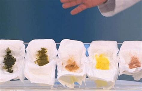 Какво причинява новородените бебета да имат пенести и слузести изпражнения