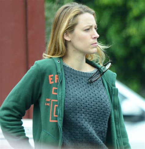 Blake Lively Street Style Brentwood Country Mart In Brentwood California January