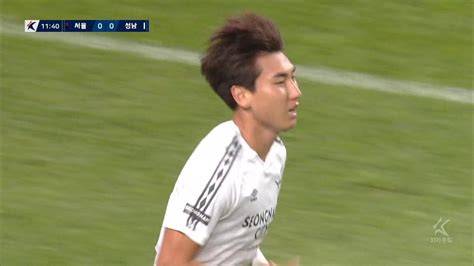 역습 찬스 롱패스를 빠른 스피드로 받아냈지만 마무리가 아쉬웠던 유인수 전반 11분 Soop Vod