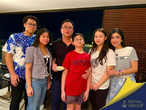 អ្នកឧកញ៉ា គិត ម៉េង ៖ រីករាយថ្ងៃខួបកំណើតគម្រប់១៨ឆ្នាំកូនប្រុសច្បងរបស់យើង គិត ស៊ូឡា សារព័ត៌មាន