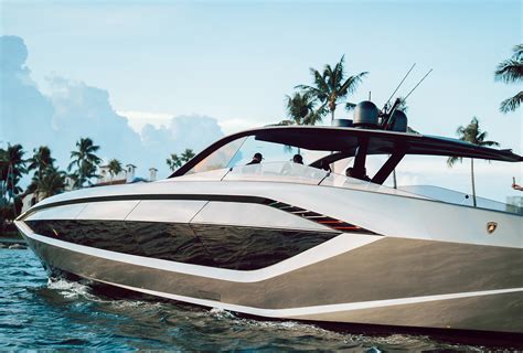 람보르기니로 바다를 즐기자 람보르기니 63 슈퍼 요트