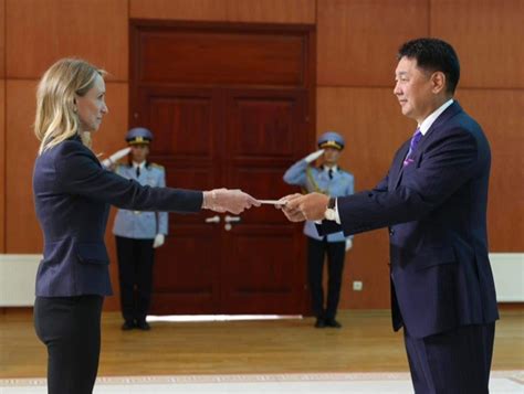 ИБУИНХУ ХБНГУ ын Элчин сайд нар Итгэмжлэх жуух бичгээ өргөн барив