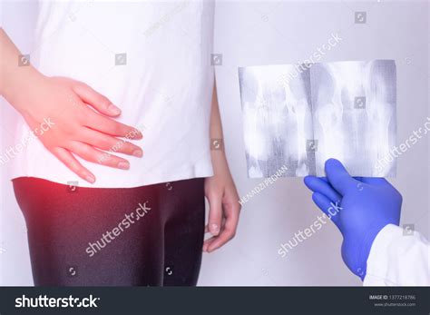 Synovitis 108개가 넘는 로열티 프리 라이선스 대상 스톡 사진 Shutterstock