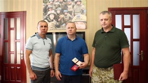 На Харківщині батьку загиблого прикордонника вручили нагороду