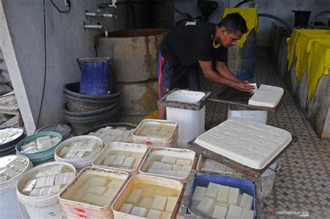 Kementan Subsidi Biaya Distribusi Kedelai Bantu Perajin Tahu Tempe ANTARA News