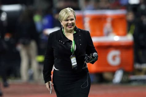 Espns Holly Rowe Battling Cancer Keeps Pushing Her Career In New