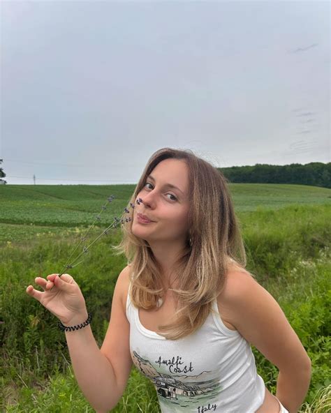 Alexandra Bissonnette Alexandrabissonnnette • Instagram Photos And Videos