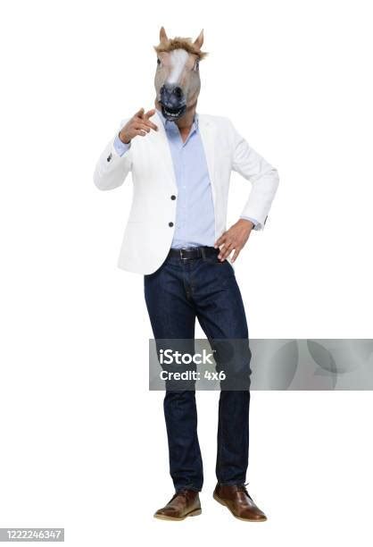 말 의상을 입고 흰색 배경 앞에서 아프리카 계 미국인 민족 젊은 남성 20 24세에 대한 스톡 사진 및 기타 이미지 20 24세 20 29세 검정 머리 Istock