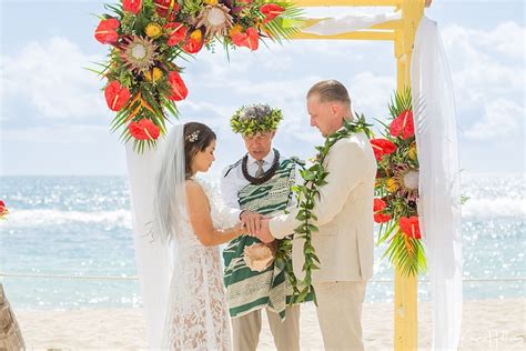 Café Romance Ruby And Christophers Oahu Venue Wedding