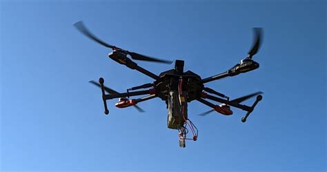 На Сумщині двоє поранених через скид вибухівки з дрона окупантами Цензор НЕТ