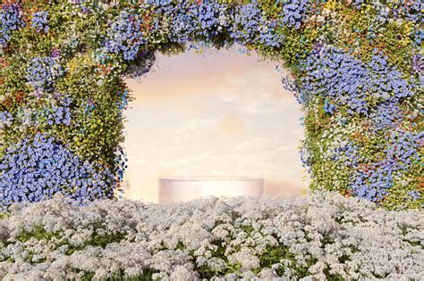 Abstact 3d 렌더링 봄 장면 및 자연 배경 흰 꽃에 분홍색 연단 배경 제품 디스플레이 광고 화장품 모형 등을 위한 다채로운 꽃 아치 문 0명에 대한 스톡 사진 및