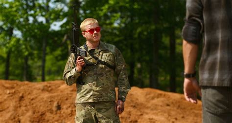 Civil Wars Kirsten Dunst Was Proud Of Jesse Plemons In Terrifying Scene