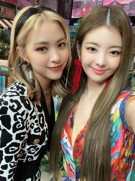 ITZY S Lia Jumped Into Action When Ryujin Nearly Took A Tumble Koreaboo