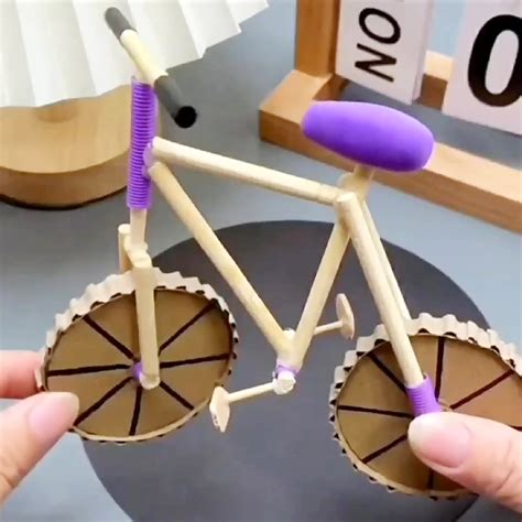 کاردستی برای کودکان ساخت دوچرخه با کارتن و سیخ چوبی