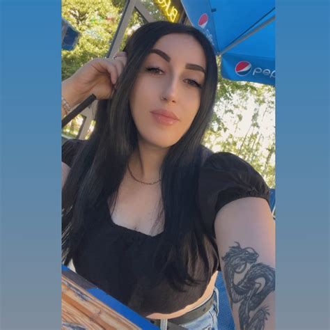 На жаль зараз такий час що люди дуже озлоблені всі бачить один негатив А так не хватає