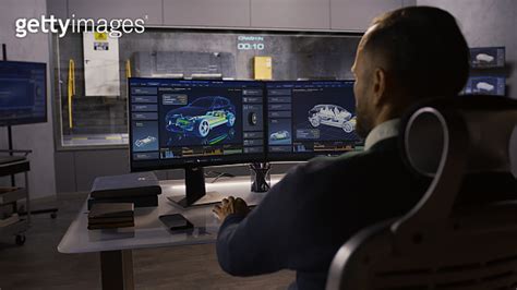 Engineer In Crash Test Lab 이미지 1446316370 게티이미지뱅크