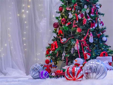 20 Creative Christmas Bulletin Board Ideas To Spread Holiday Cheer