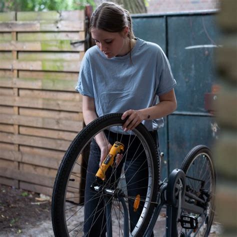 Ratelsleutel V Incl Ah Accu Ah Oplader Draai Je De Moeren Los En Bol