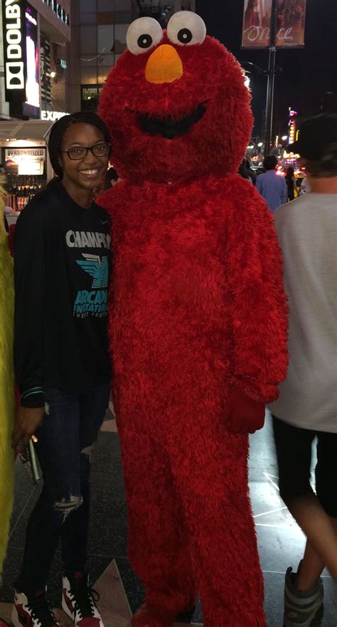 Hannah Hanging Out With Elmo On Hollywood Blvd Mommy Moments Track Moms Hanging Out