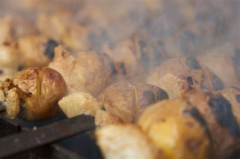 꼬치 클로즈업 시 쉬 케밥 준비 양고기 고기와 감자 바베 큐 그릴 감자 요리에 대한 스톡 사진 및 기타 이미지 감자 요리 고기 구이 Istock