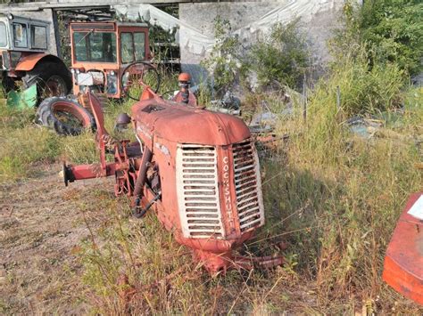 Cockshutt 40 Farm Wheel Tractor