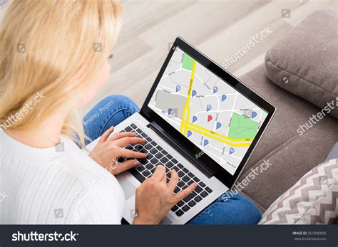63 727 Women Looking At Map Images Stock Photos Vectors Shutterstock