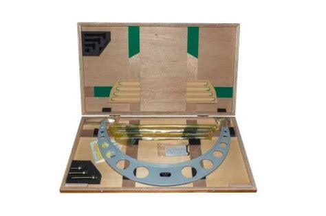 400 500 Analog Micro Meter Model Name Number C N 104 143 At ₹ 26900