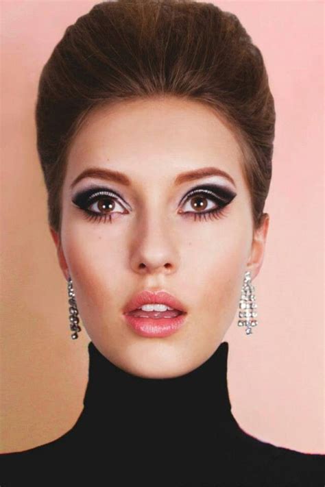 Throwback In Time 1960s Makeup Trends 60s Makeup Eyes 60s Makeup