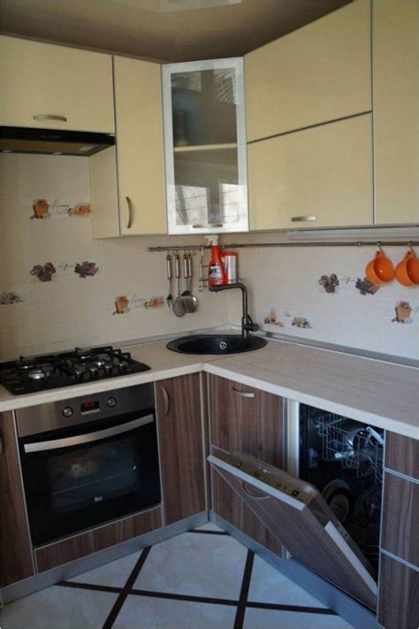 Угловая кухня посудомойка в углу 80 фото