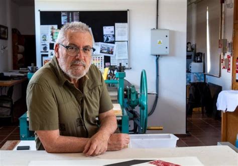 Ángel Arencibia Guía Una Visita En El Centro De Artes Plásticas Canarias7