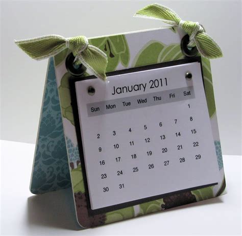 Wood Tiles Calendar With Green Bow Calendar Coaster Ideas Calendar