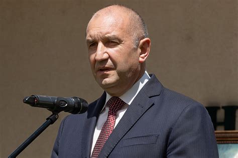 КС отхвърли по голямата част от въпросите на Радев за референдума за еврото