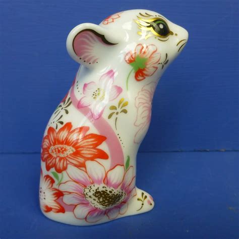 Royal Crown Derby Paperweight Dora Mouse