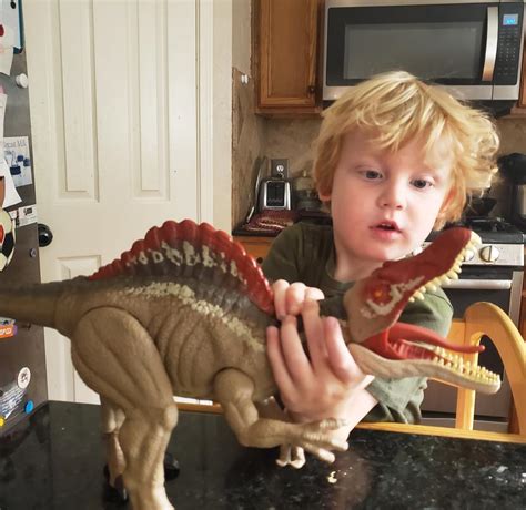 Jurassic World Spinosaurus Action Figure Extreme Chompin Movable