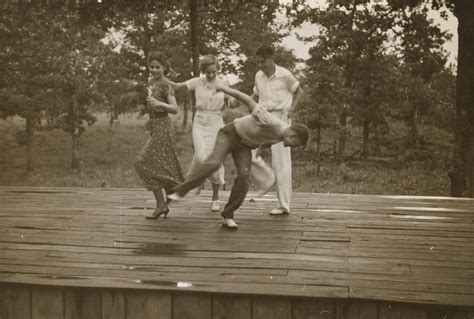 Toples Women Dancing Pictures Download Free Images On Unsplash