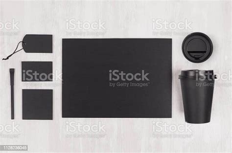 커피 테이크 아웃 설정 이랑 브랜드검은 종이 컵 빈 종이 카드 라벨 설탕 모자에 흰색 나무 보드 복사 공간에 상위 보기 가벼운에 대한 스톡 사진 및 기타 이미지 Istock