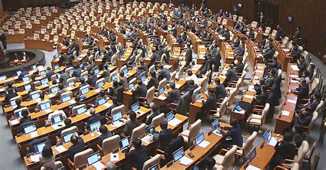 국힘 대통령 탄핵 반대 당론 확정…친한계로 쏠리는 눈