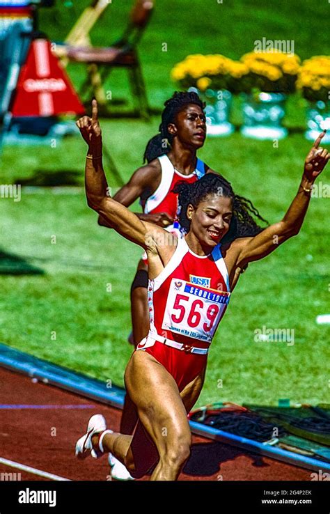 Florence Griffith Joyner Usa Wins The Gold Medal In The Womens 100m