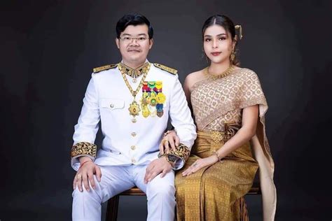 សម្តេចតេជោ ហ៊ុន សែន ទូលថ្វាយព្រះមហាក្សត្រផ្តល់គោរមងារ «ឧកញ៉ា ជូនដល់ឯកឧត្តម អេង ចំរើន