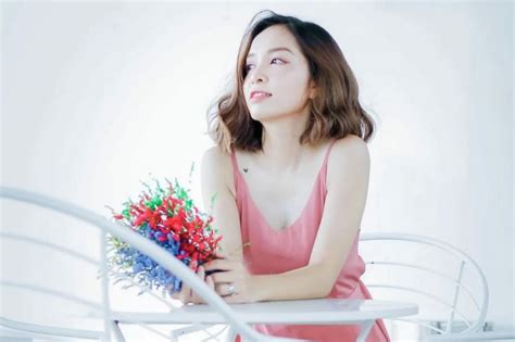 Hal Yang Membuat Cowok Tertarik Pada Cewek Feminin