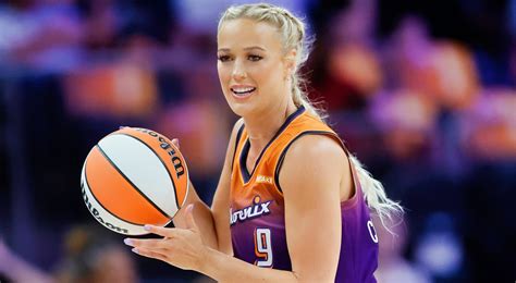 Wnba Star Sophie Cunningham And Her 3 Friends Go Viral In Their Tiny