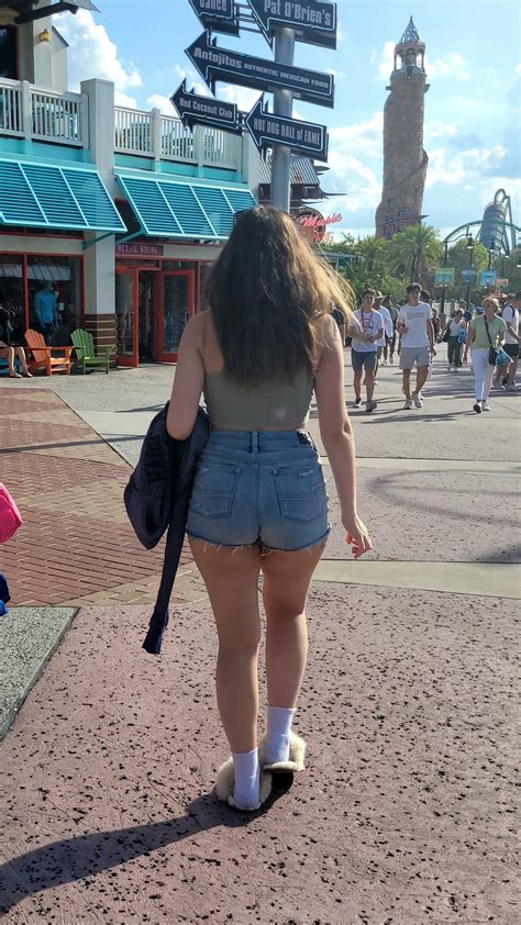 Pawg In Short Jean Shorts At A Theme Park Tight Jeans Forum