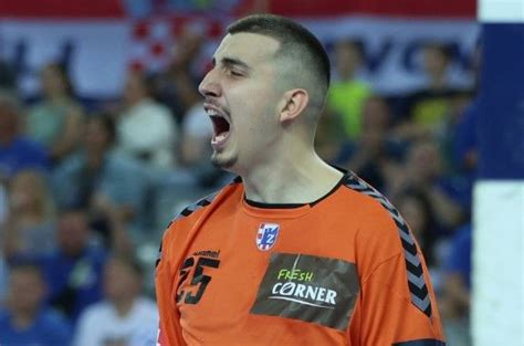 Video LjubuŠak Ponovno Briljirao Matej Mandić Ove Sezone Je Ključ