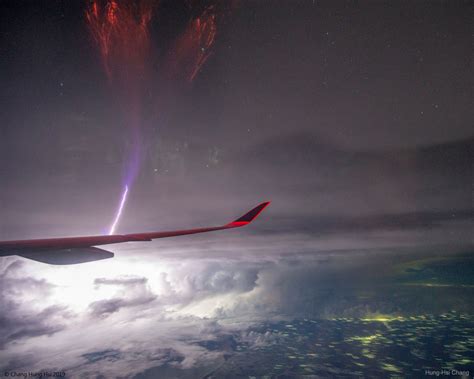 Οικολογισμοί Astronomy Picture Of The Day Gigantic Jet Lightning Over